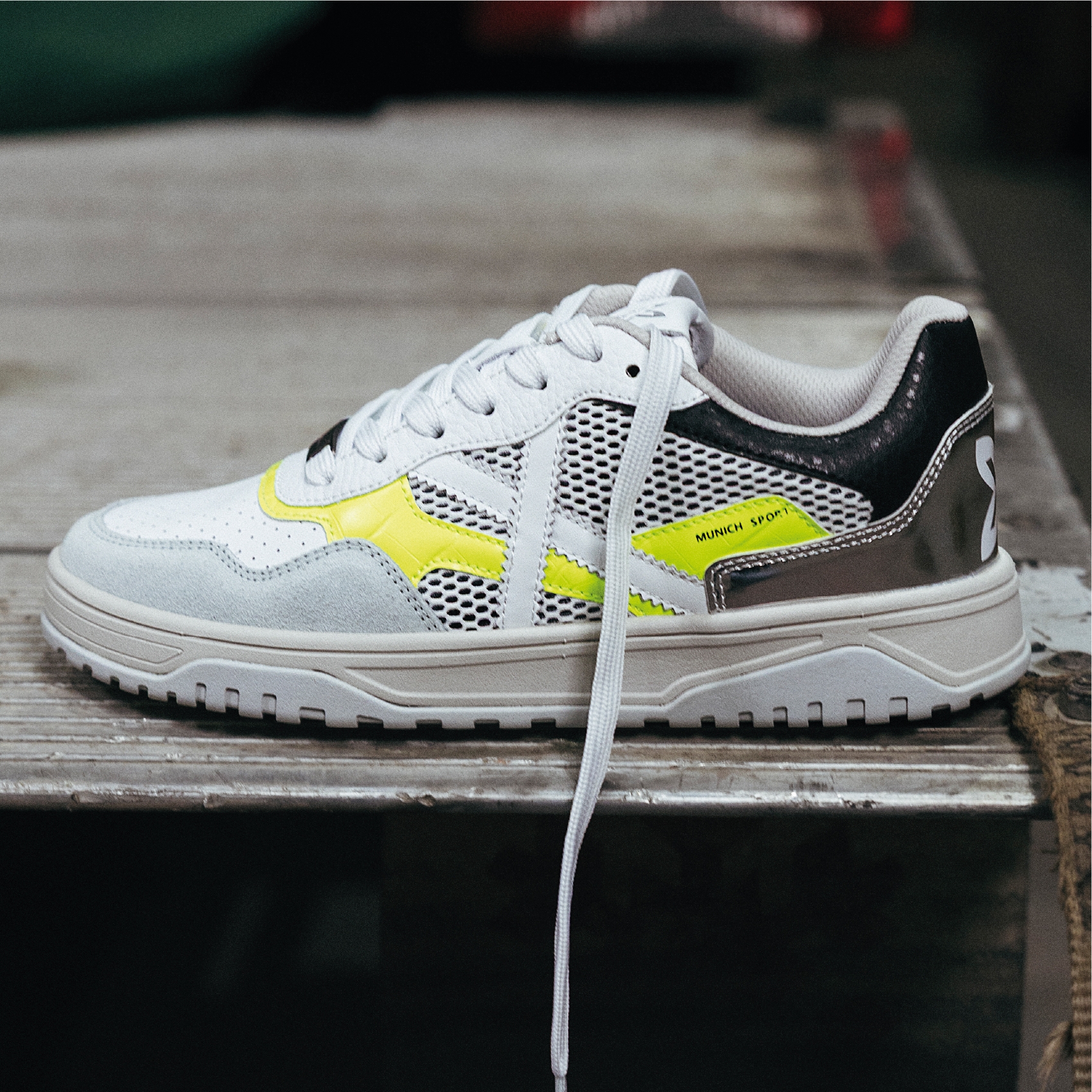 Sneakers Retro tenis y skate Blanco y Amarillo Flúor | MUNICH TENNEZ WMN 01
