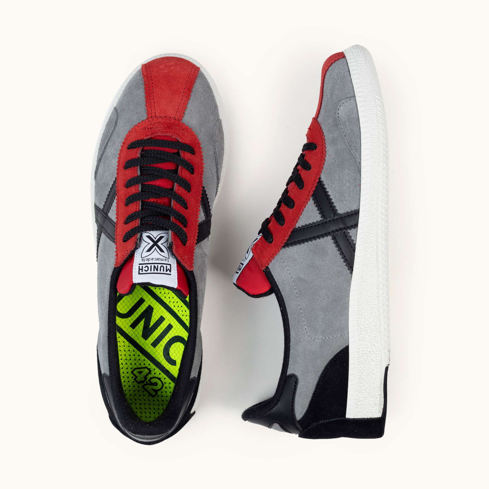 Classic and flat trainers grey and red | MUNICH ARQUERO 28